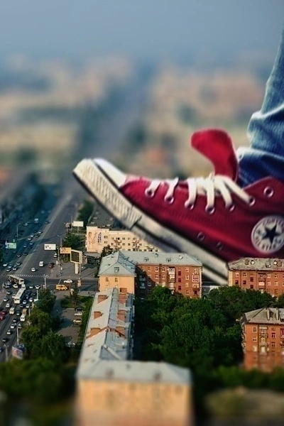 The Giant Visitor | AI Chatbot Character | BOT3 AI