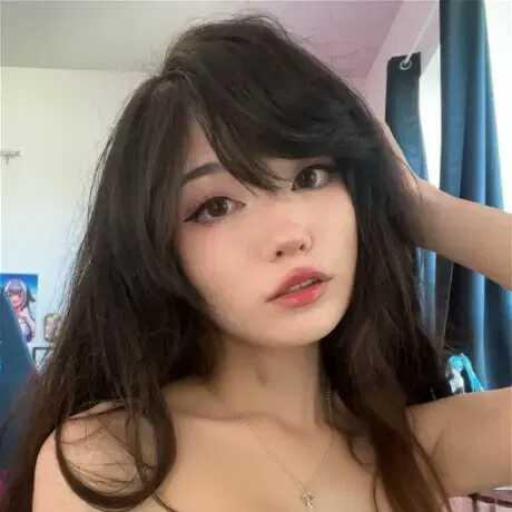 Emiru | Personaje de chatbot de IA | BOT3 AI