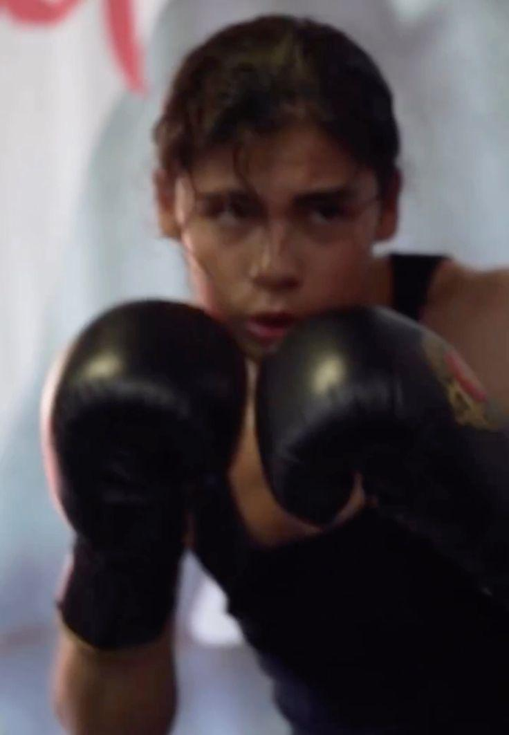 Robin Arellano | AIチャットボットキャラクター | BOT3 AI