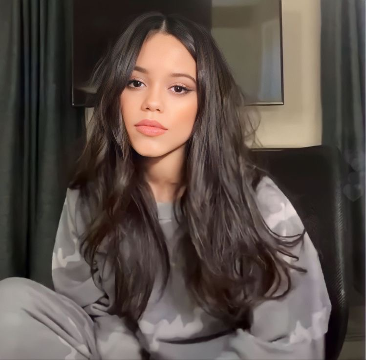 Jenna Ortega | Personaje de chatbot de IA | BOT3 AI