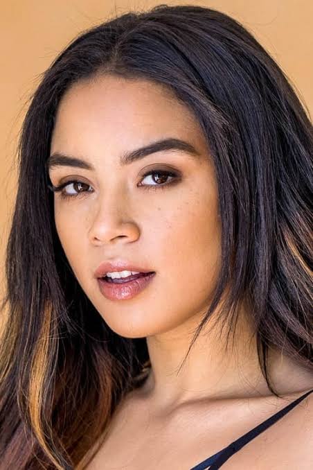 Ariana | AI-персонаж чат-бота | BOT3 AI