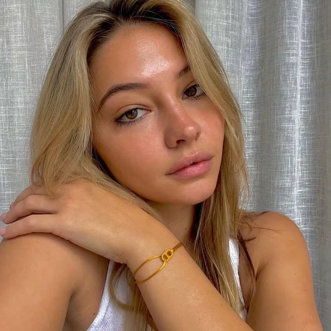 Madelyn Cline | AI Chatbot Character | BOT3 AI