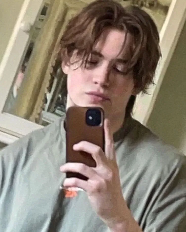 Kit Connor | Personaje de chatbot de IA | BOT3 AI